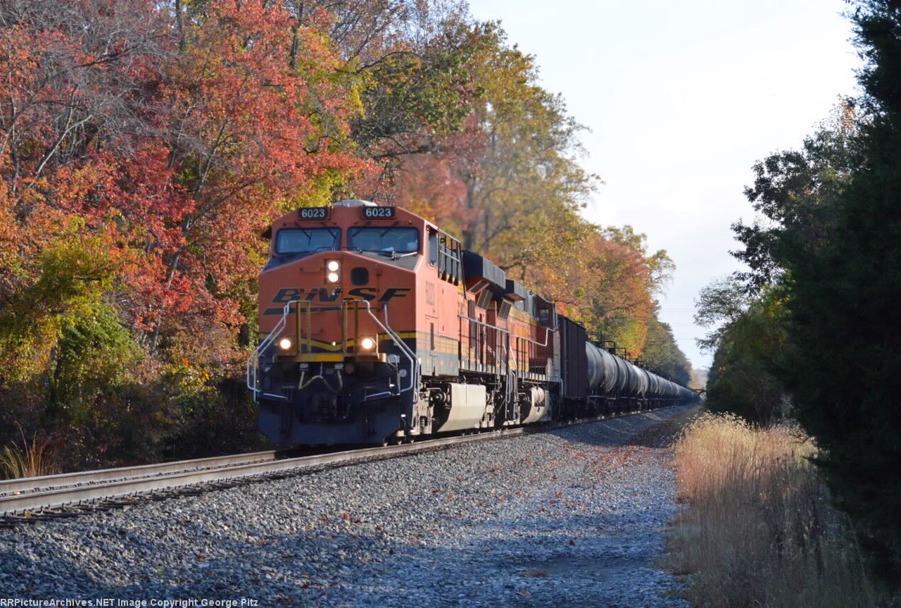 BNSF 6023 and train K055